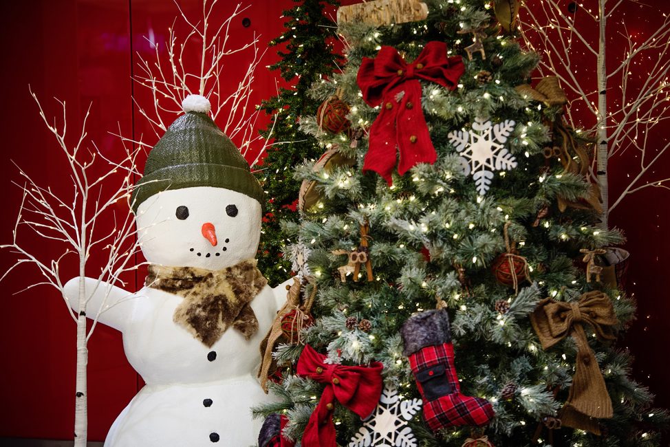 Snowman Props & Photo Ops // Commercial Holiday Decor - Greenscape ...